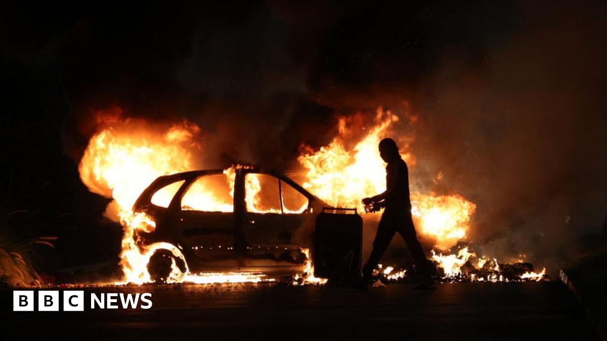 Foreign Office warns Britons over travel to France during riots - BBC News
