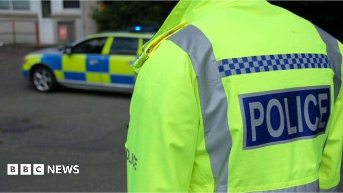 Warning after bogus workmen steal money from Dundee home - BBC News
