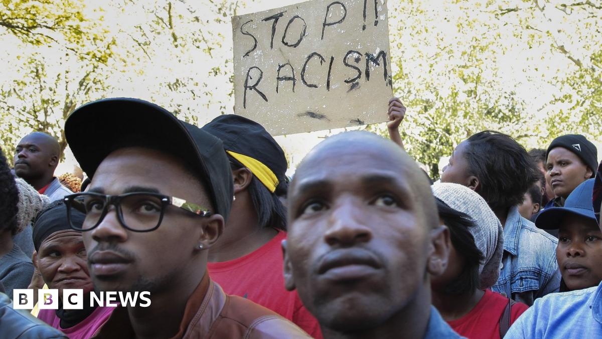 Why South African students want to be taught in English - BBC News