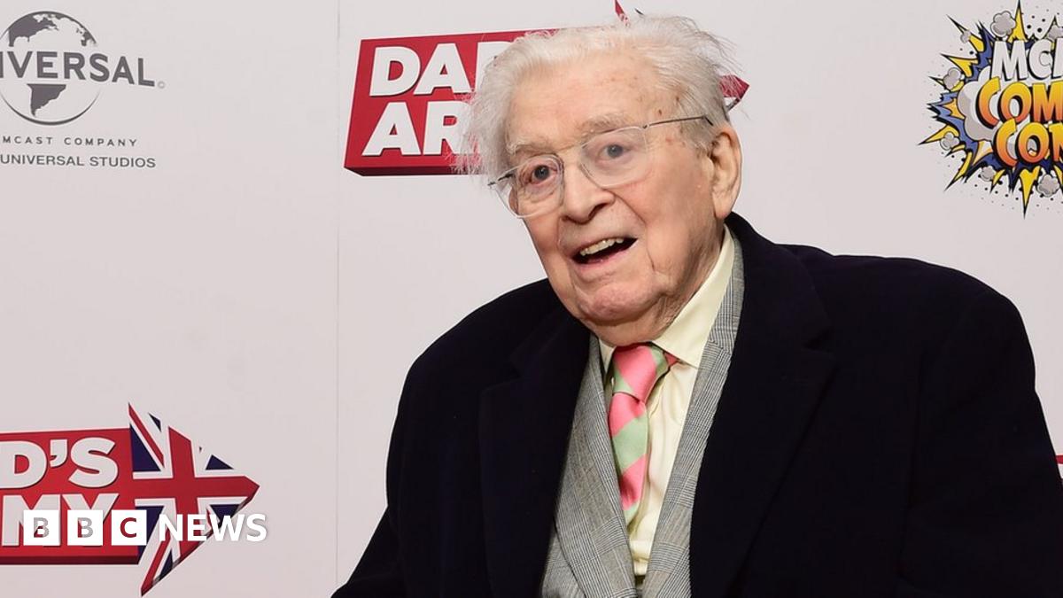 Jimmy Perry dies: 'Amazing' Dad's Army creator remembered - BBC News