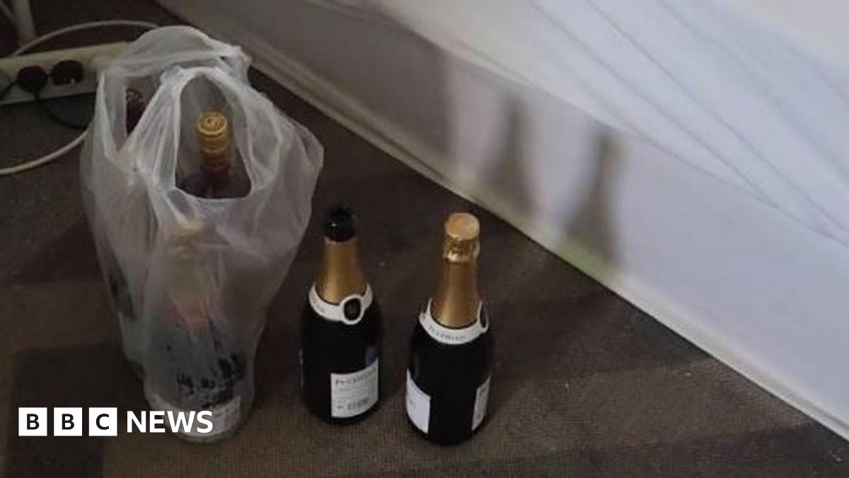 Australian intruder 'drank champagne and fell asleep' - BBC News