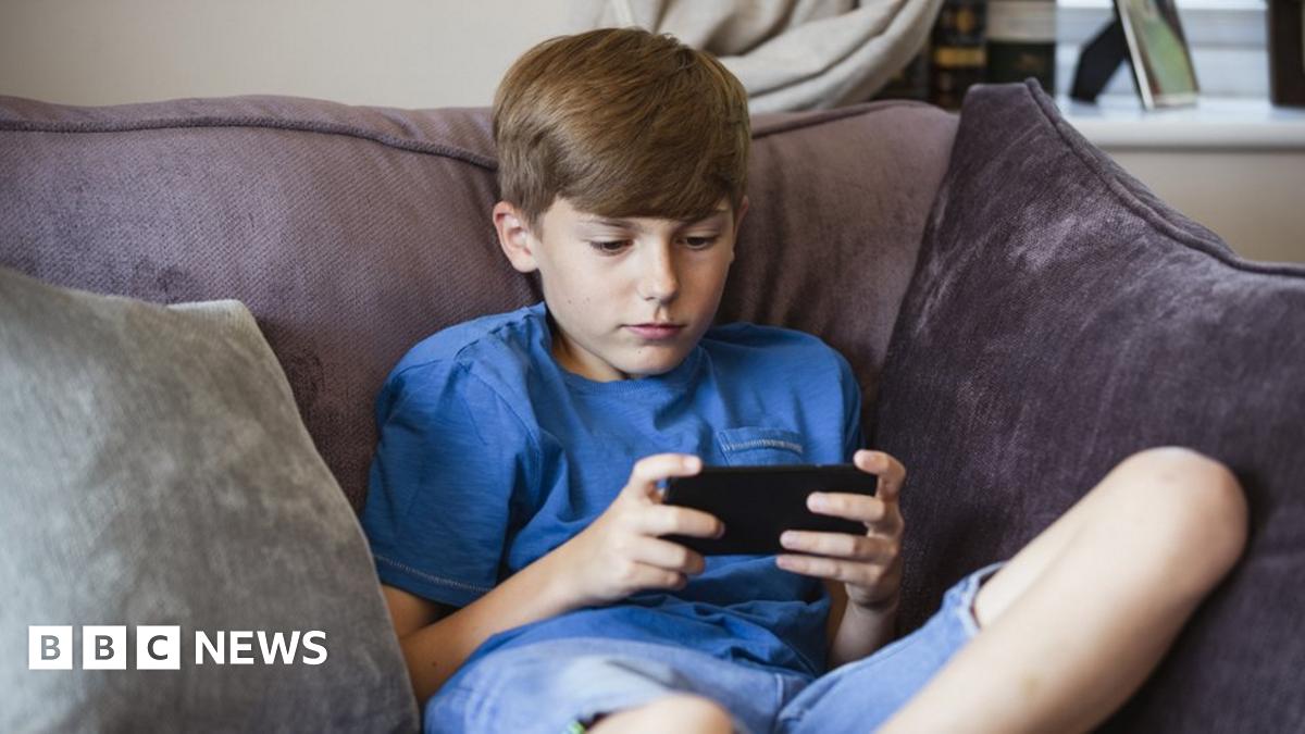 Pupils missing school on Fridays as parents are at home, MPs told - BBC ...