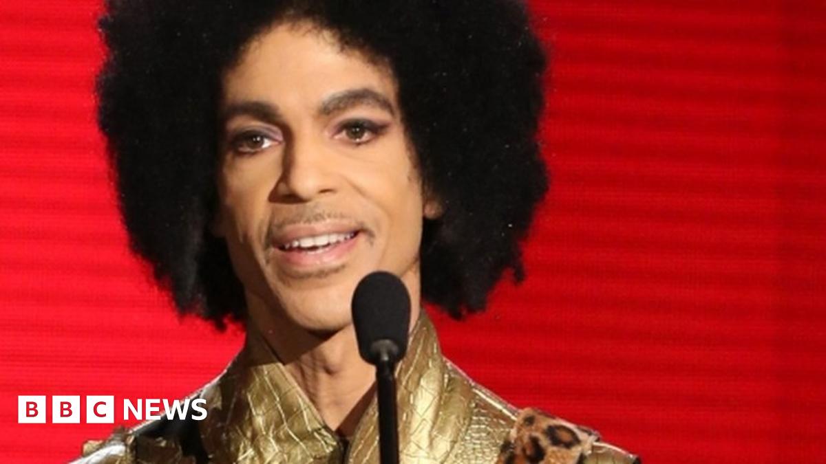 Life in pictures: Prince - BBC News