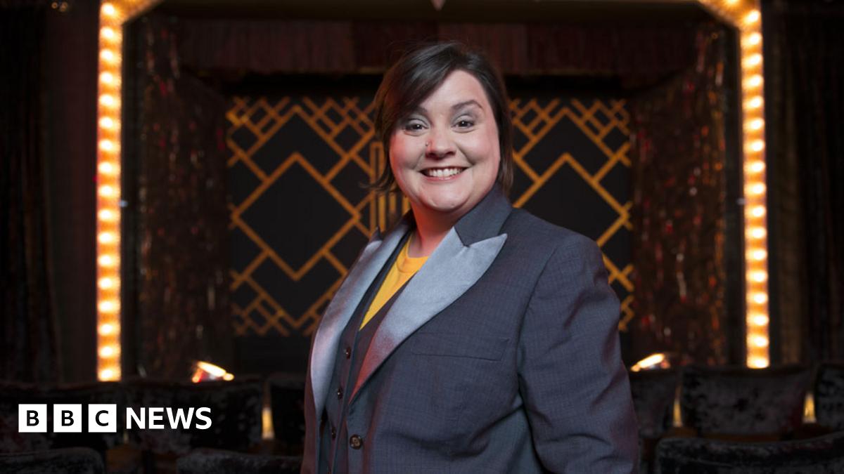 Susan Calman and Andrew Neil get Glasgow university honour - BBC News