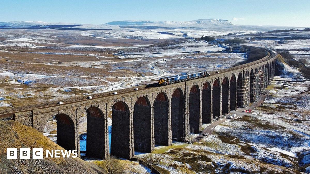 Ribblehead Viaduct: Survey reveals more cracks - BBC News
