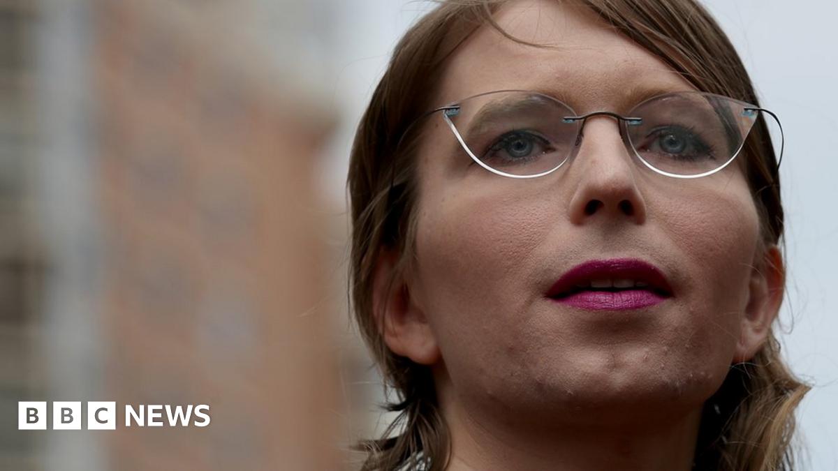 Chelsea Manning case: Judge orders release from prison - BBC News