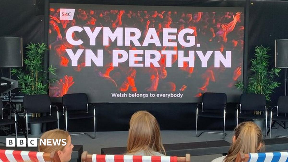 S4C 'won't apologise' for more English on Welsh channel - BBC News