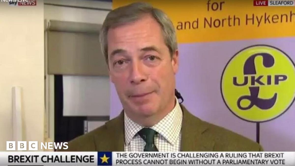 Farage campaigns in front of misspelt constituency poster - BBC News