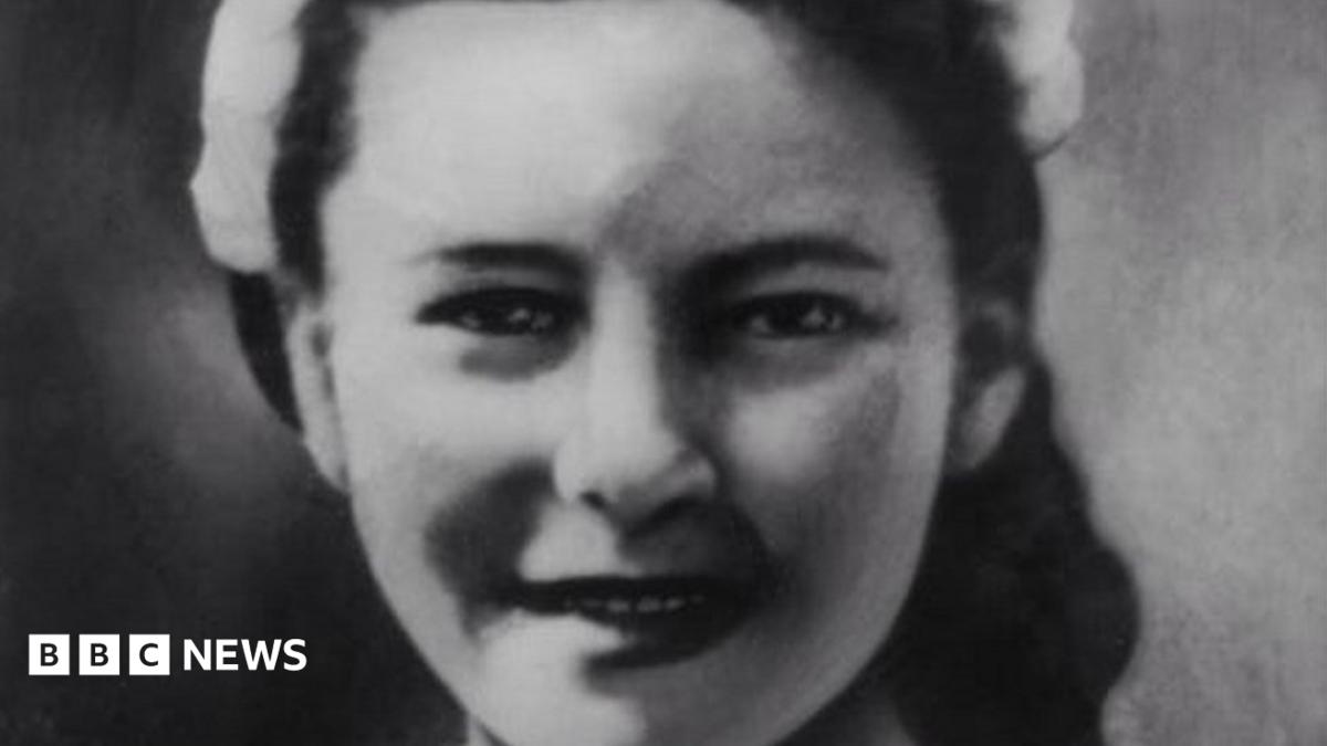 Moors Murders: Pauline Reade's remains reburied - BBC News