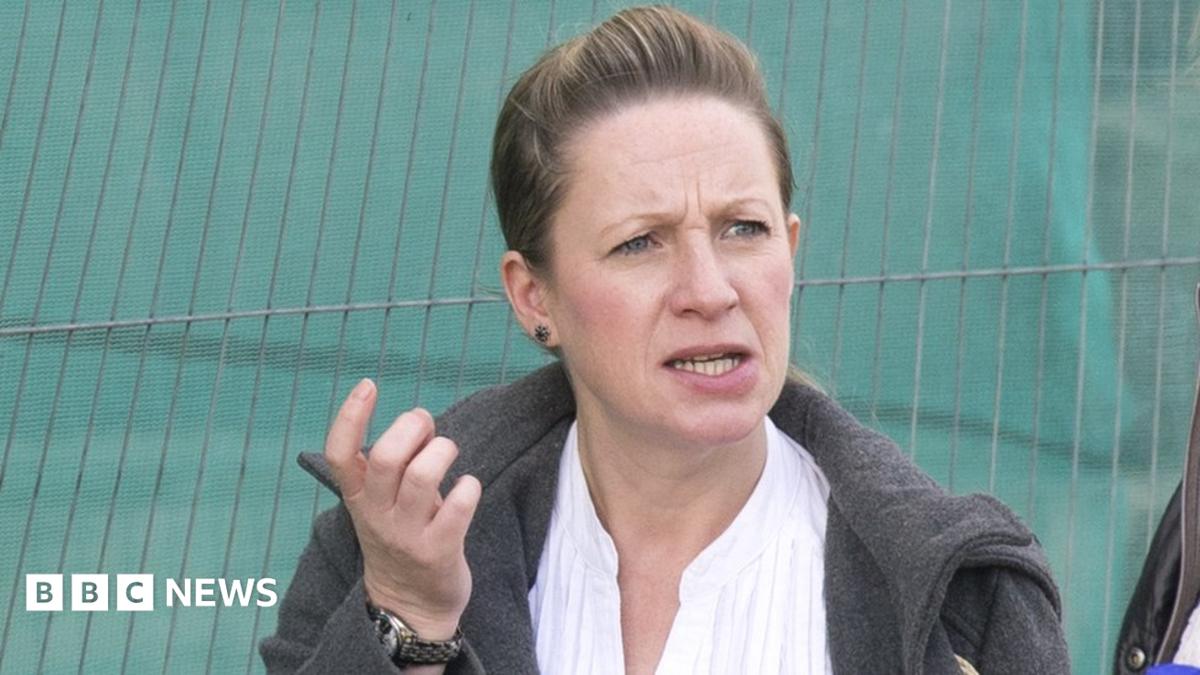 Drink driver Tracy Oswald left toddler home alone - BBC News