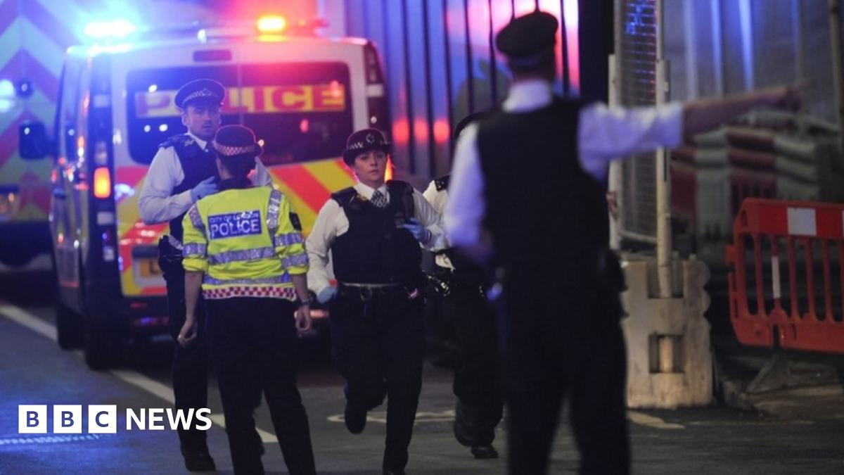 UK police forces spend £1.7bn on overtime in five years - BBC News
