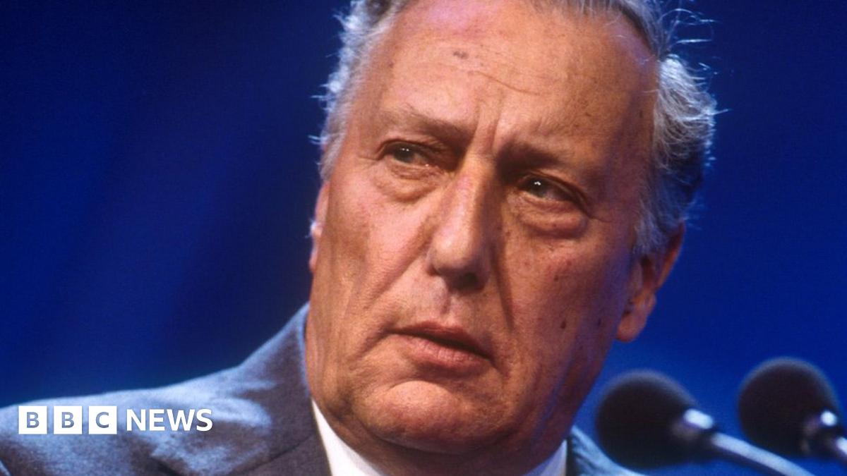 Frederick Forsyth reveals MI6 spying past - BBC News
