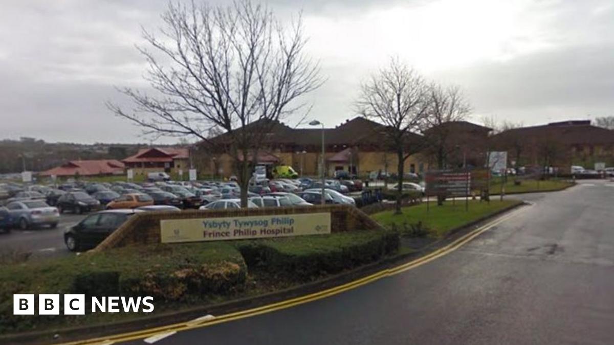 Prince Philip Hospital, Llanelli, gets minor injuries unit - BBC News