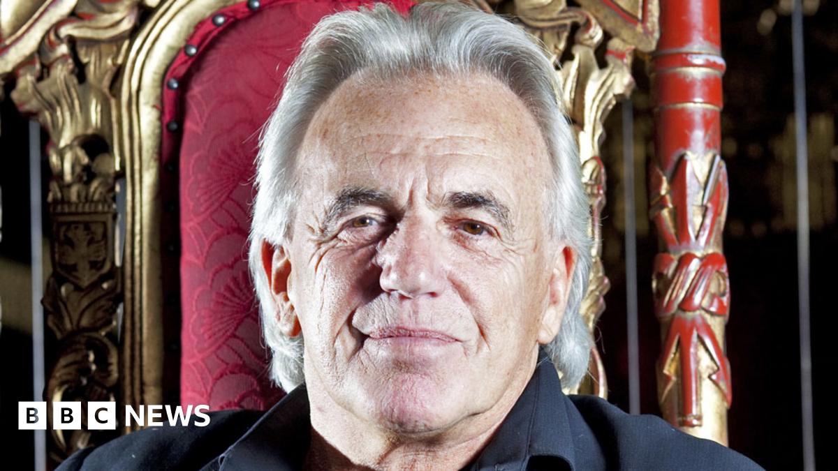 Peter Stringfellow: Nightclub owner dies aged 77 - BBC News