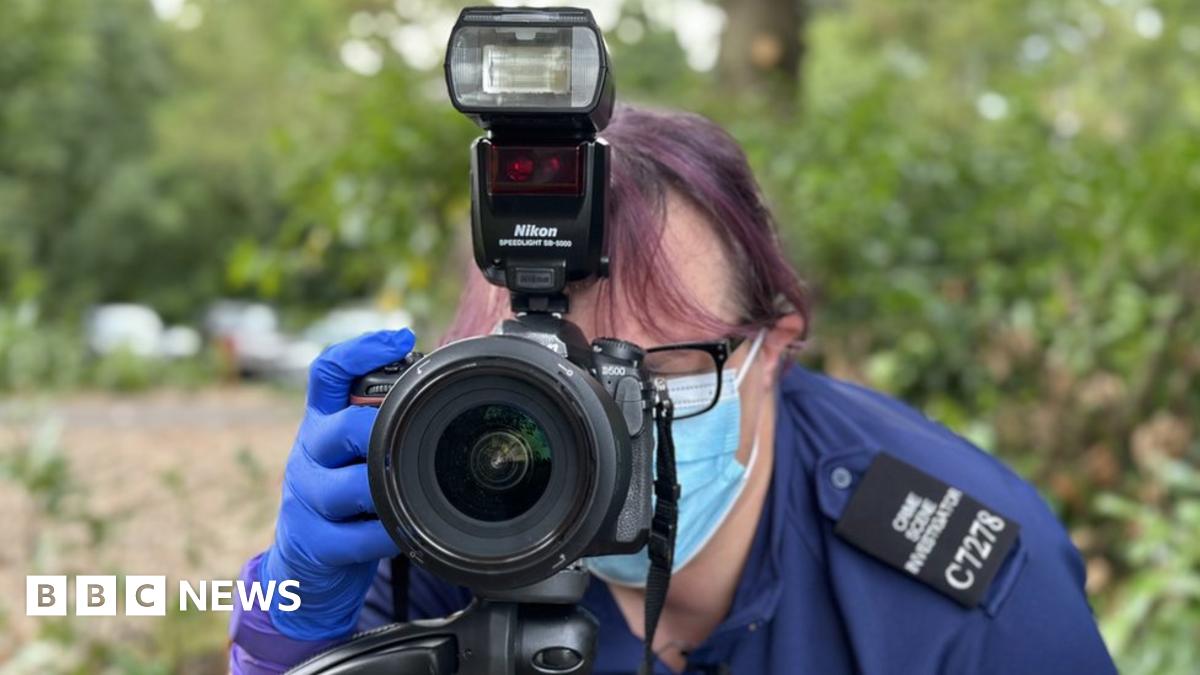 Thames Valley CSI says the career is 'great for women' - BBC News