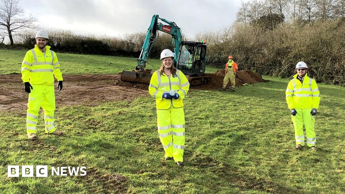 'Long-awaited' Cornwall A30 upgrade to start in 2021 - BBC News