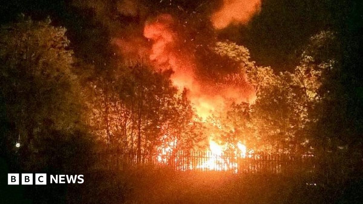 Fire destroys 18 caravans in Cwmbran - BBC News