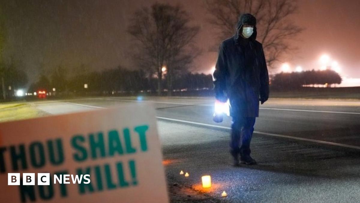 Dustin Higgs: Final execution of Trump presidency is carried out - BBC News