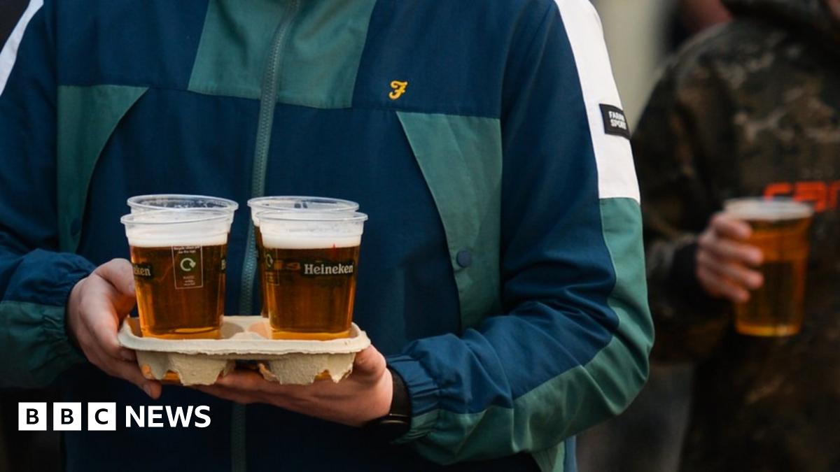 Last orders for takeaway pub pints as Covid rules expire - BBC News
