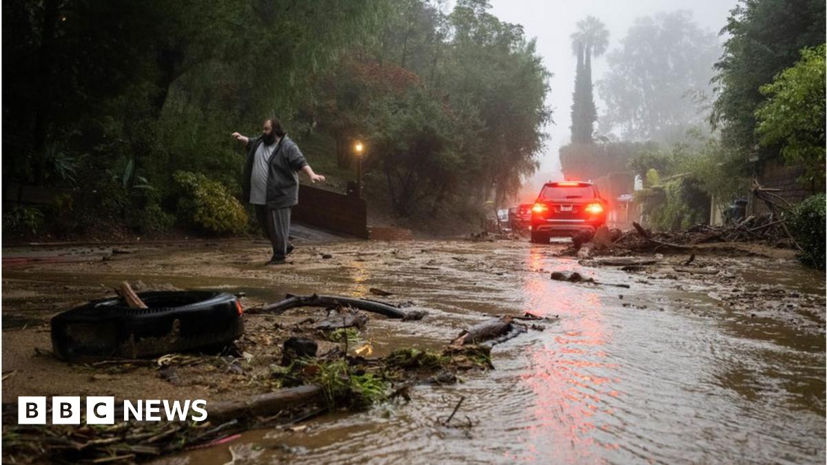 Millions at risk of flooding as fierce storm lashes California - BBC News