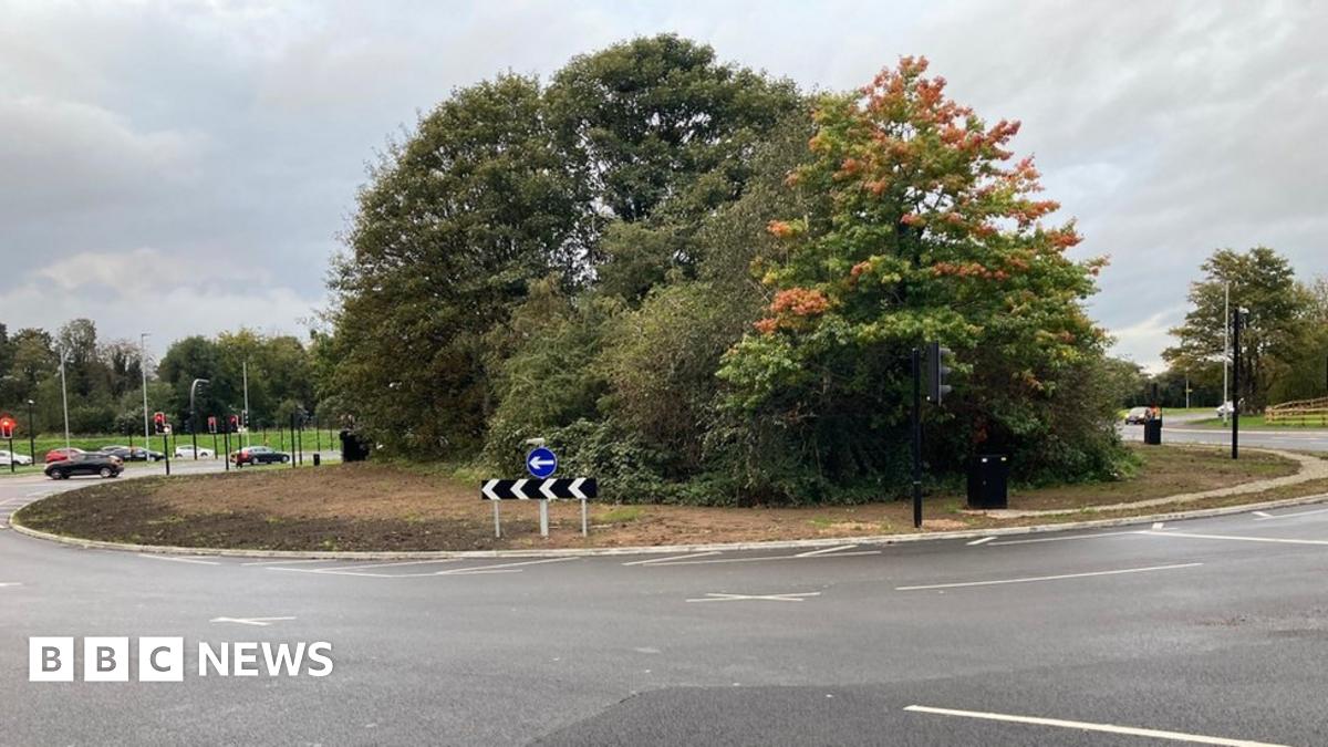Wakefield memorial for five police officers killed in coach crash - BBC News