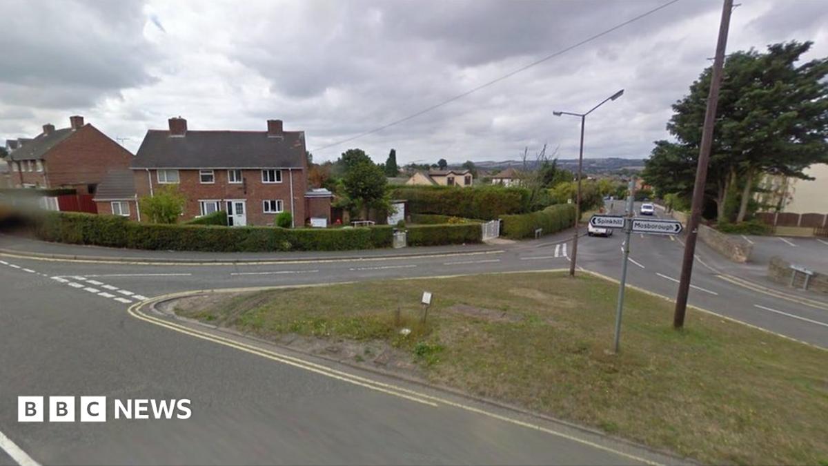 Killamarsh murder inquiry: Boy, 16, arrested after death of man - BBC News