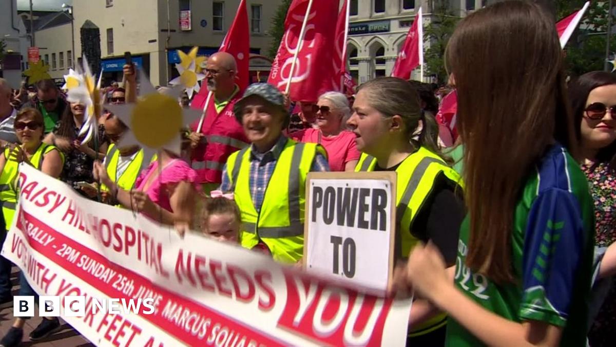 Daisy Hill Hospital: Protesters march to protect Newry services - BBC News