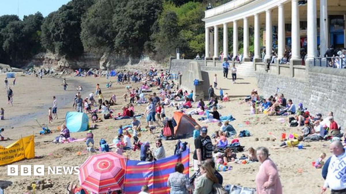 Barry Island cameras will show visitors 'what's occurring' - BBC News