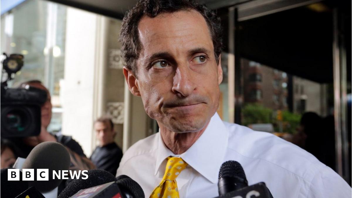 Alleged Weiner victim hits out at FBI over Clinton emails - BBC News