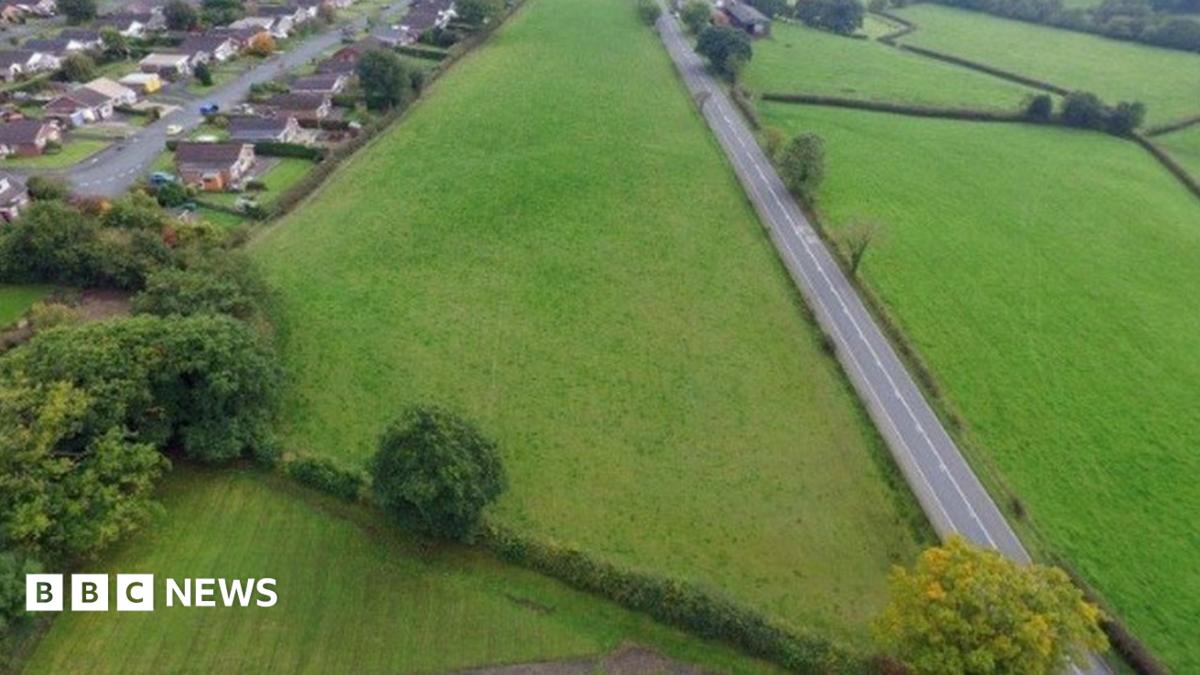 Llandrindod Wells 54 homes plan in Ithon Road development - BBC News