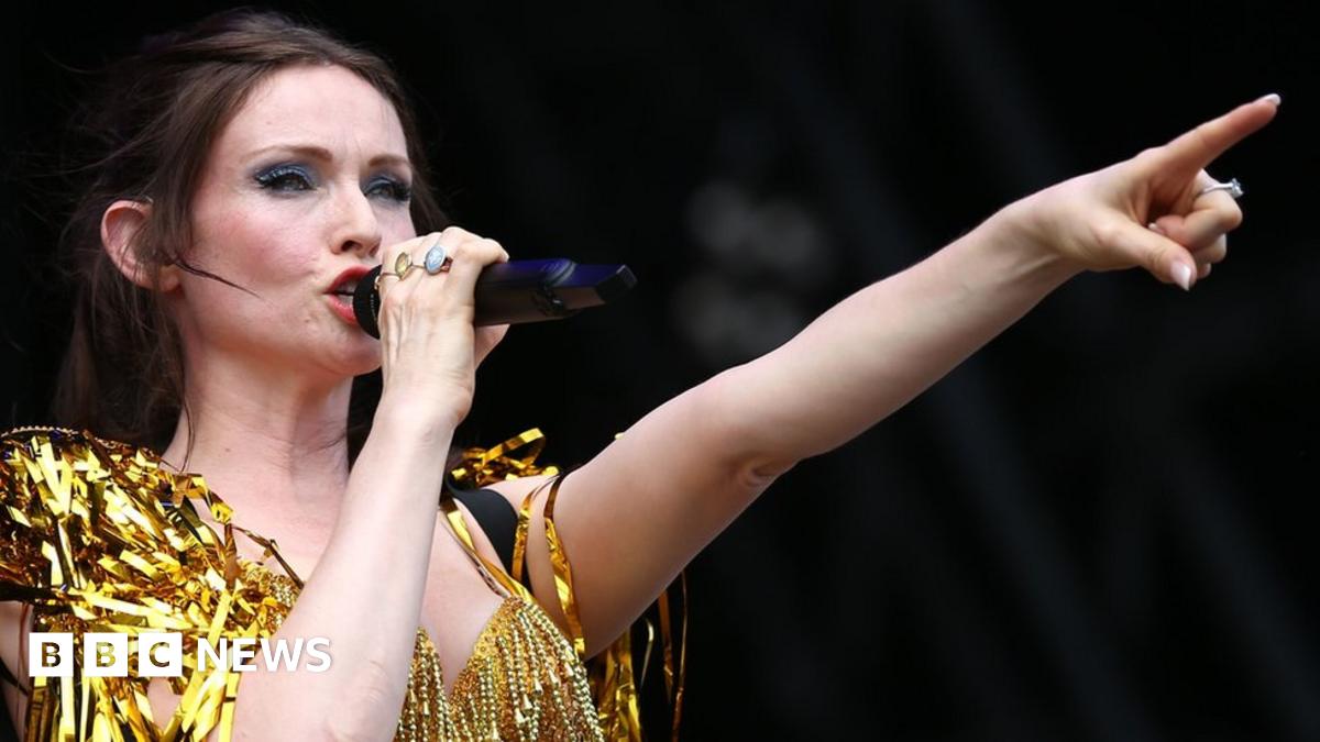 Latitude: Sophie Ellis-Bextor on the perfect festival set - BBC News