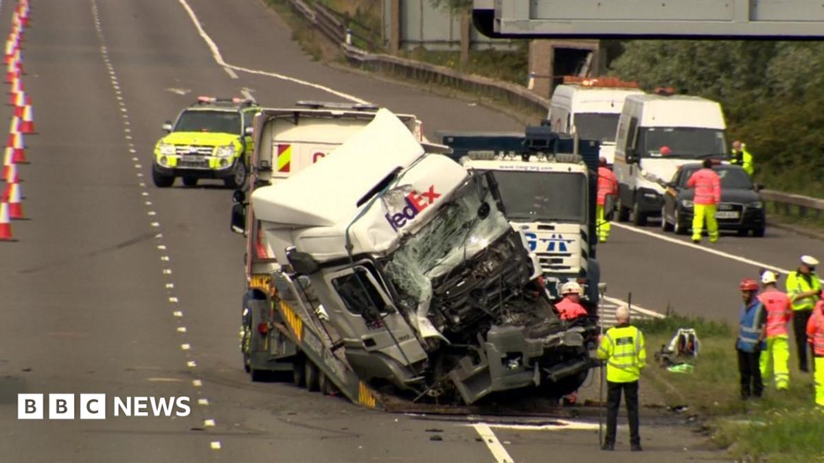 Lorry drivers jailed over fatal M1 crash - BBC News