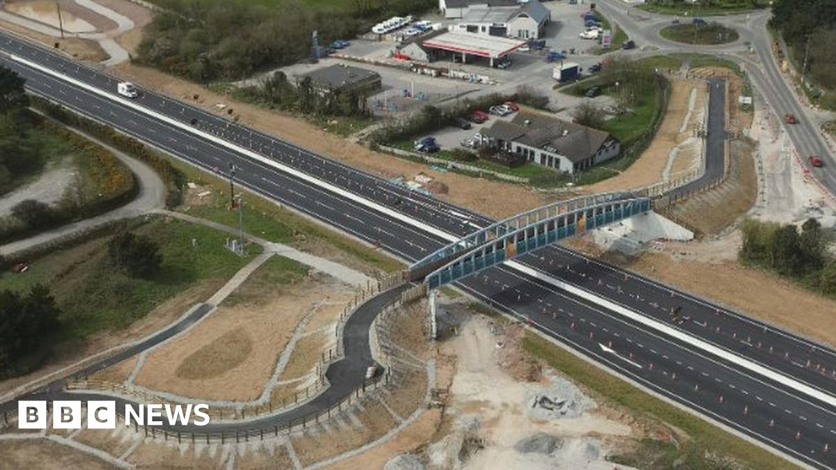 'Traffic-free' bridge over A30 in Cornwall opens - BBC News