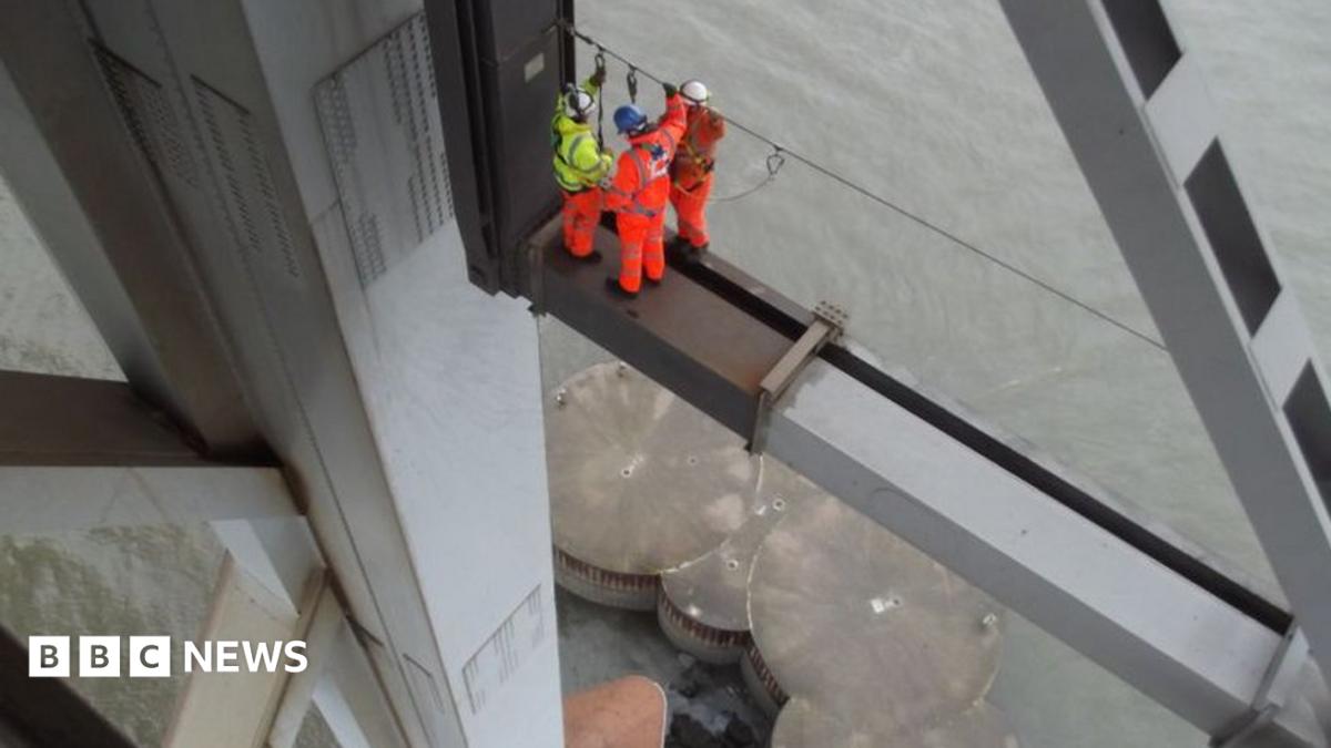 Why is the Forth Road Bridge closed? - BBC News