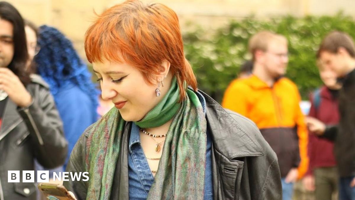 Cambridge University students 'in limbo' over marking row - BBC News