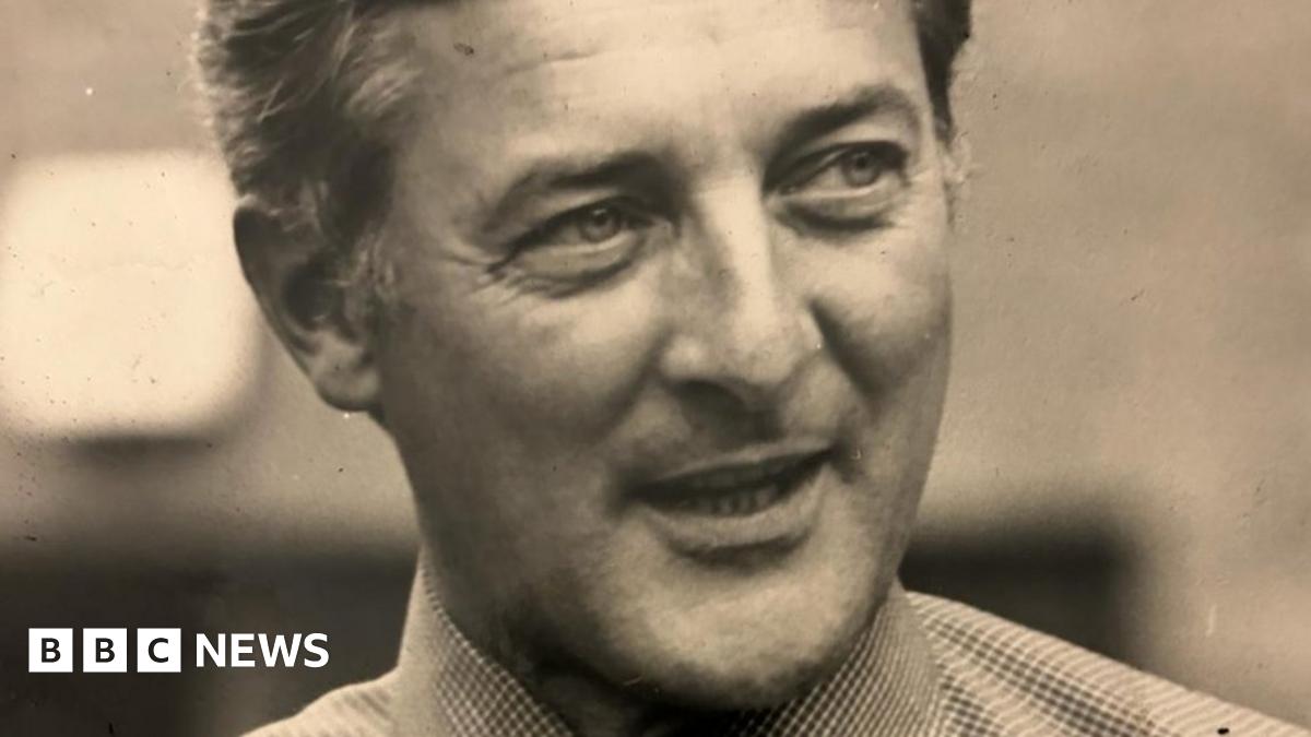 David Capper: Former BBC journalist dies aged 91 - BBC News