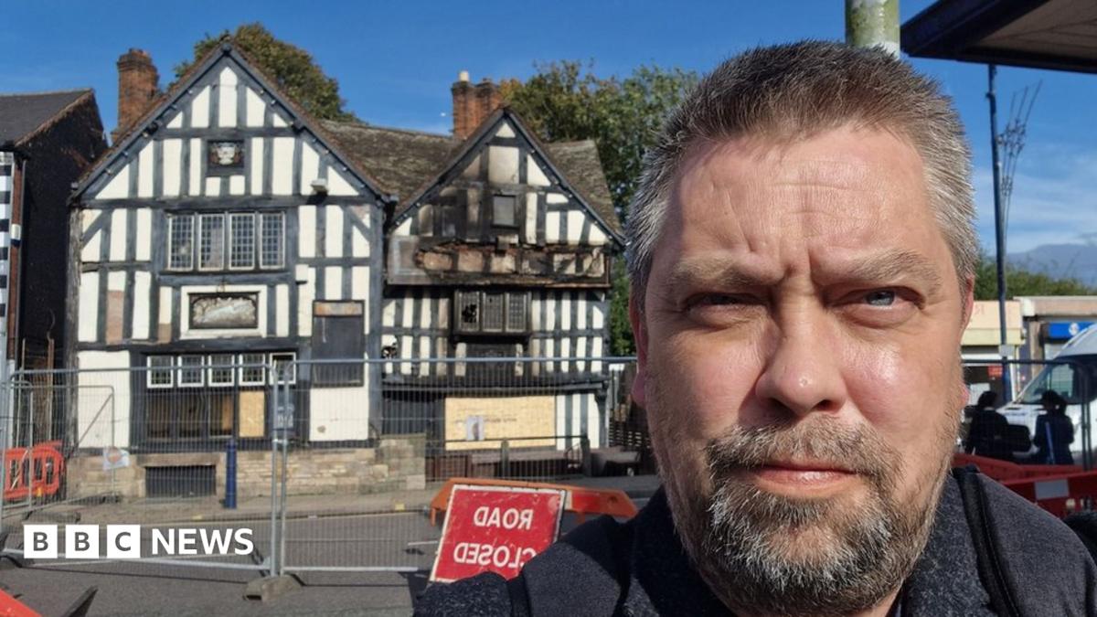 Man praises Bilston community after pub fire left him homeless - BBC News