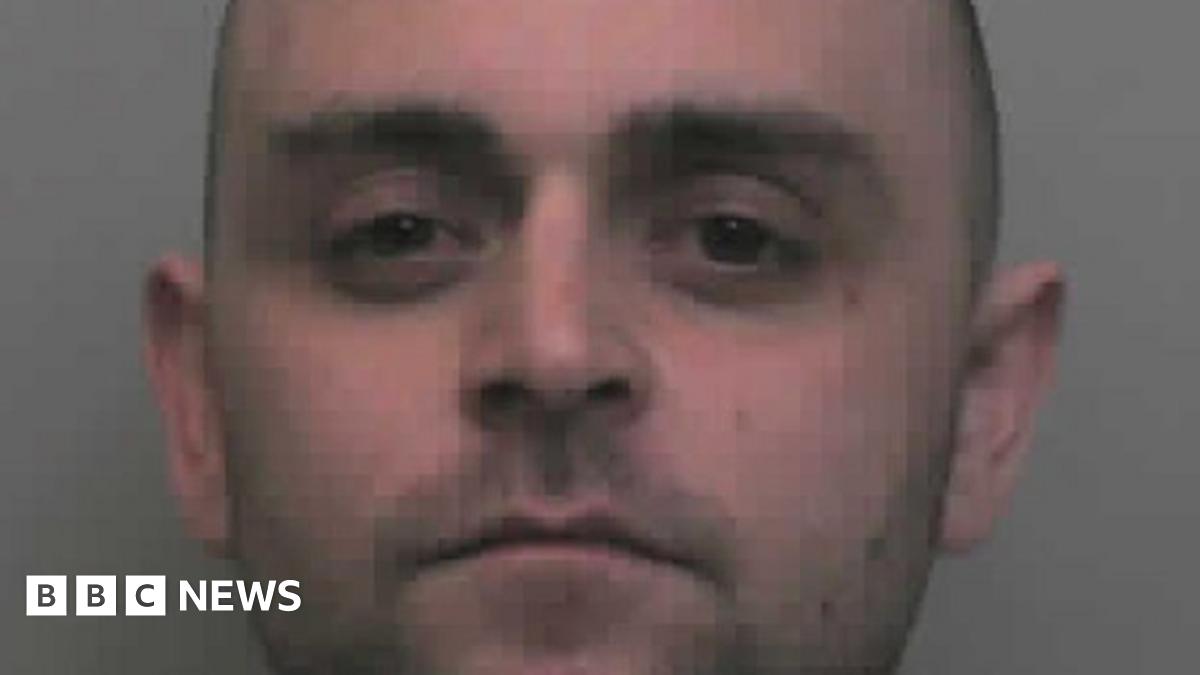 Steven Smith murder: Rushden man Danny Beaumont jailed - BBC News