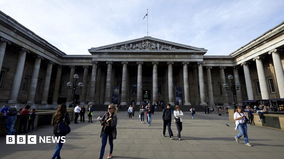 British Museum tops UK visitor attractions list - BBC News