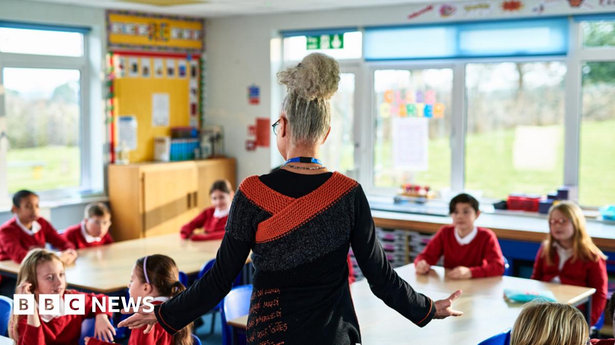 What is RAAC concrete and why is it a safety risk? - BBC News