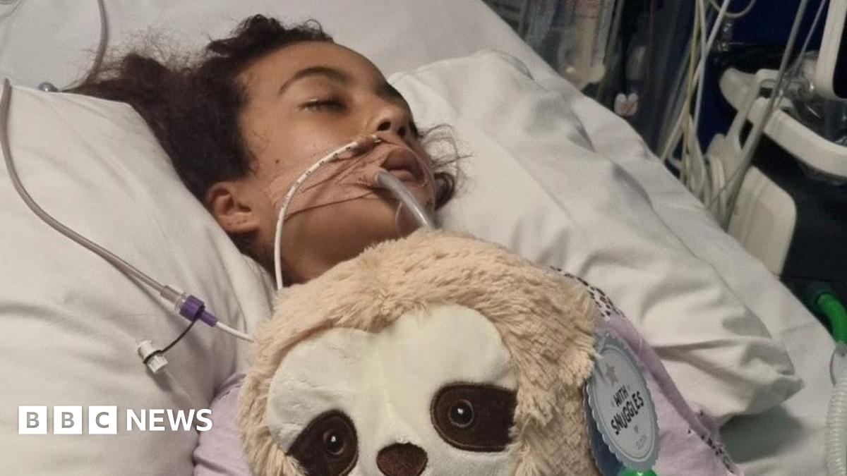 Never start vaping, says 12-year-old girl with lung damage - BBC News