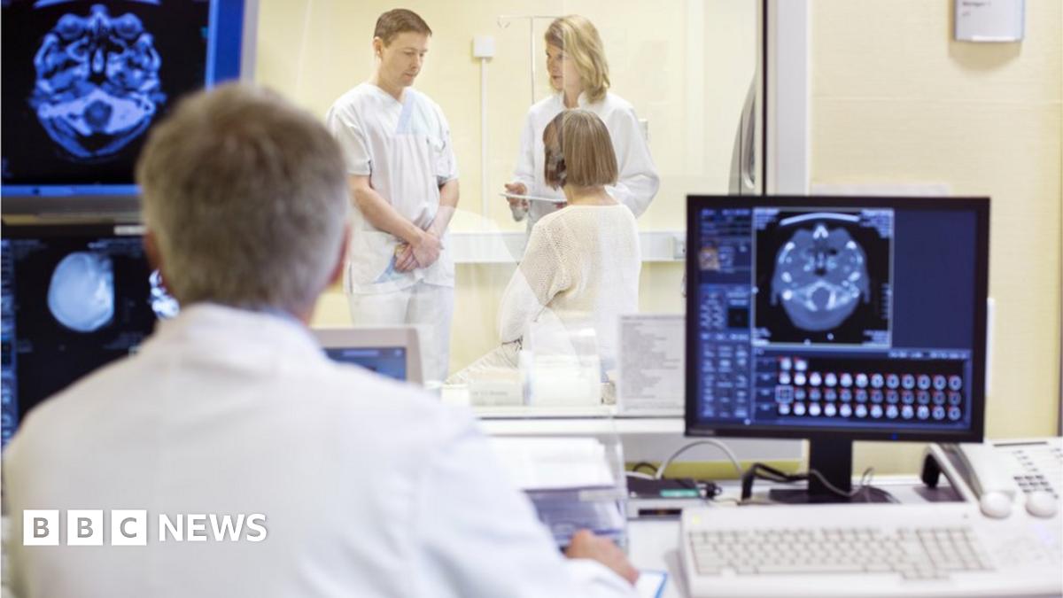 Delays in radiology results 'affecting patient care' - BBC News
