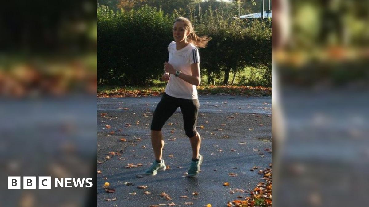 Lockdown runs: Women 'chased and harassed by men' - BBC News