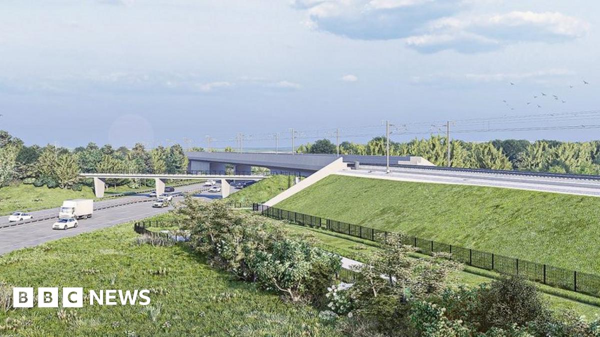 Lengthy M42 closure for HS2 bridge work - BBC News