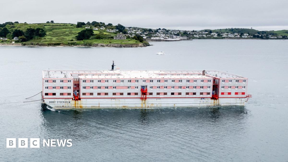 What will life be like on the UK's first migrant barge? - BBC News