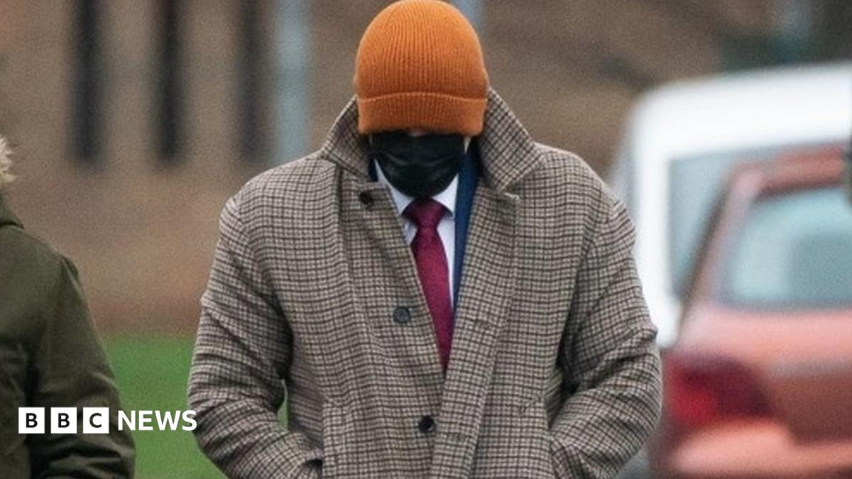 Thames Valley Police PC in court over relationships - BBC News