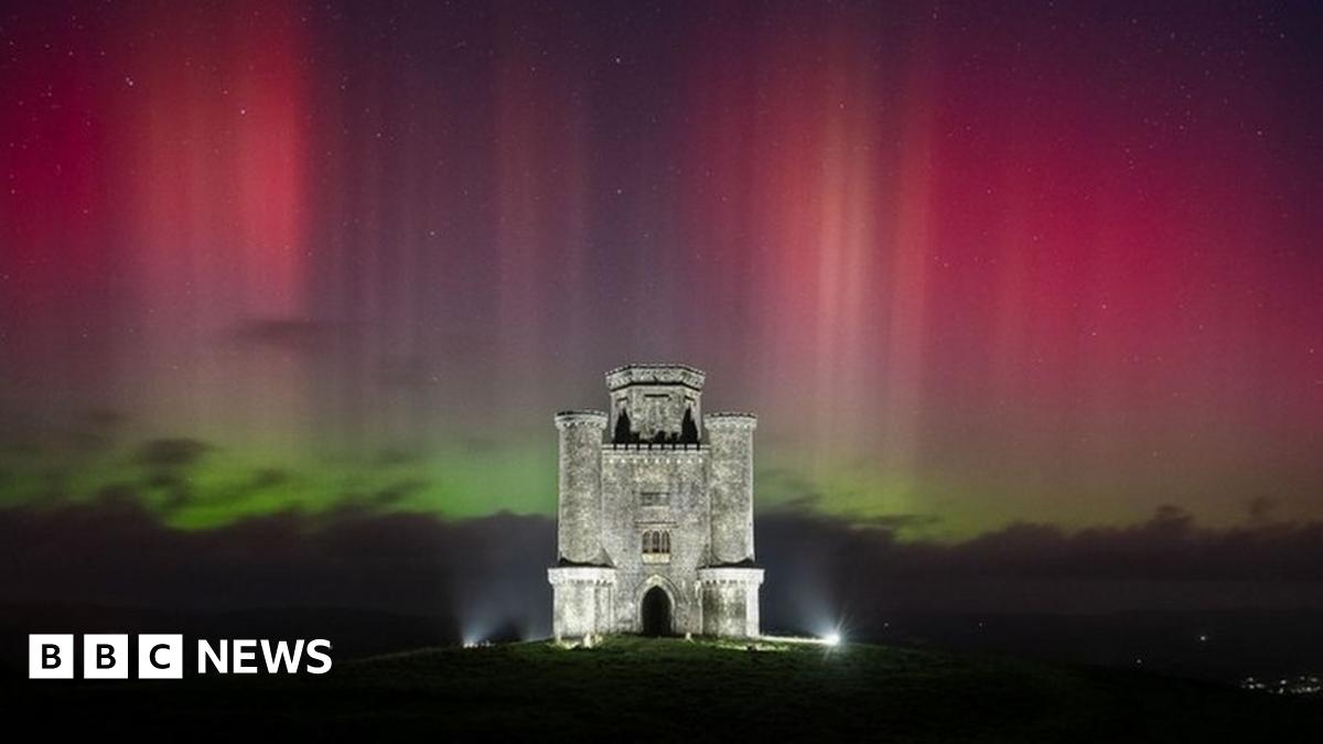 Northern Lights award for Welsh photographer Mathew Browne - BBC News