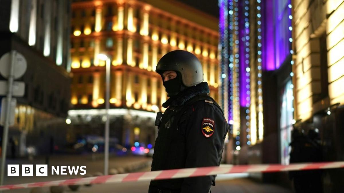 Moscow shooting: Deadly attack on FSB security headquarters - BBC News