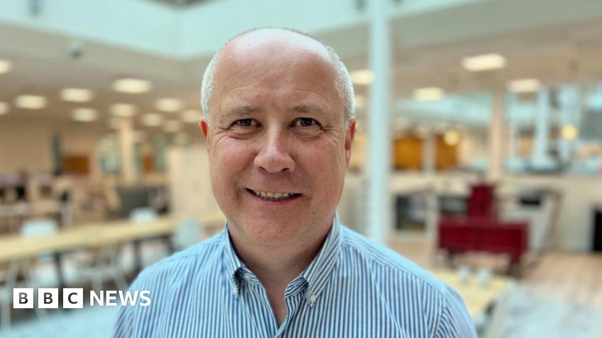 Northants Tories increase pressure on Stephen Mold - BBC News