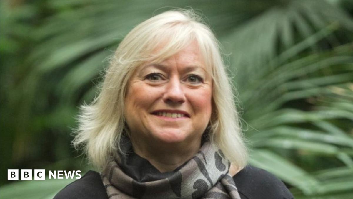 Edinburgh Zoo chief to run Johnnie Walker whisky attraction - BBC News